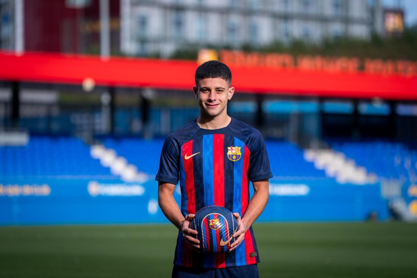La exorbitante cláusula de rescisión que le puso el Barcelona a un joven jugador argentino - EL ...
