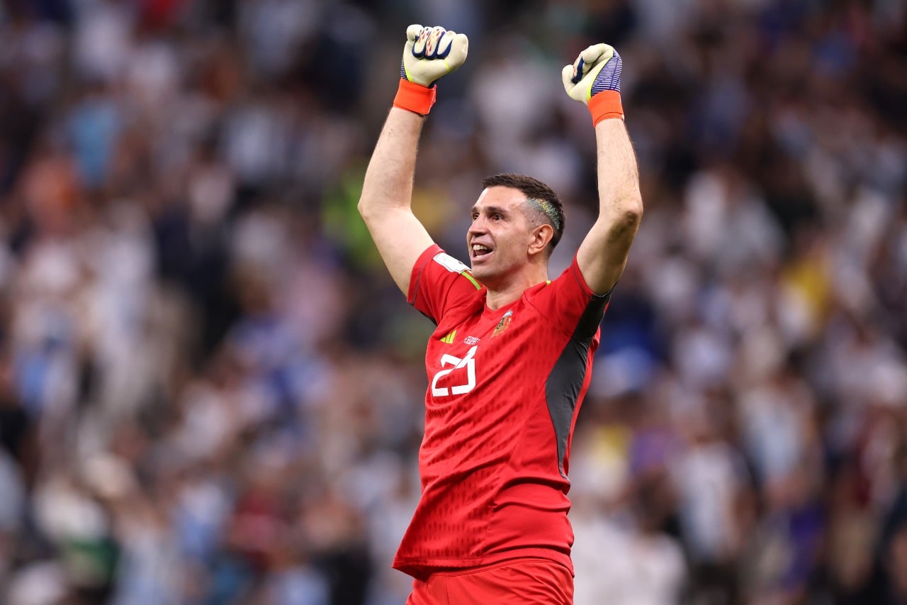 El "Dibu" rompió el record: llegó a 622 minutos sin recibir un gol en ...