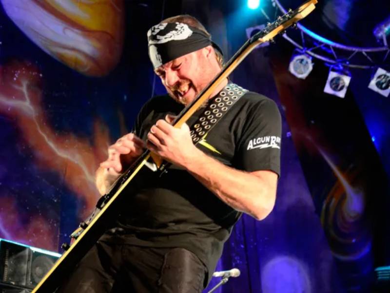 Chizzo de La Renga apuntó contra Javier Milei durante un show en ...