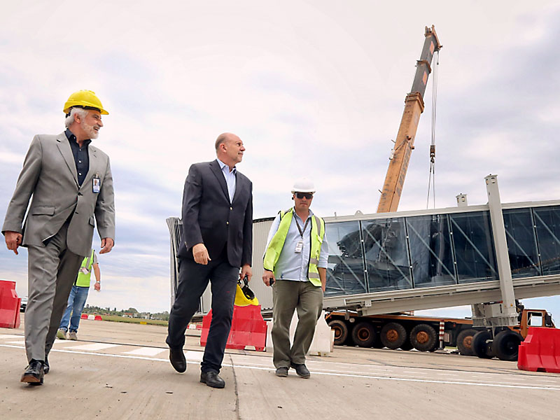 Perotti recorrió el avance de las obras que se están realizando en el ...