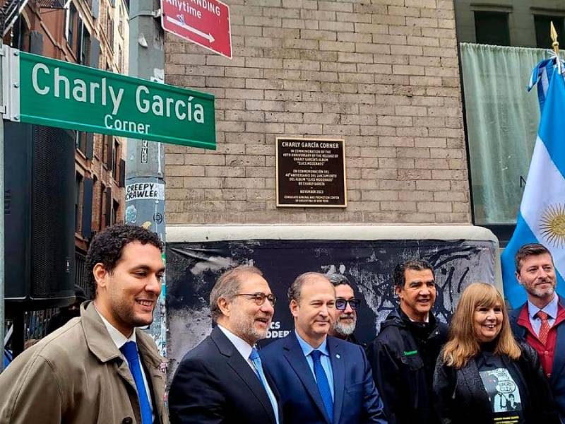 Por los 40 años de "Clics Modernos" una esquina de Nueva York se llama ...