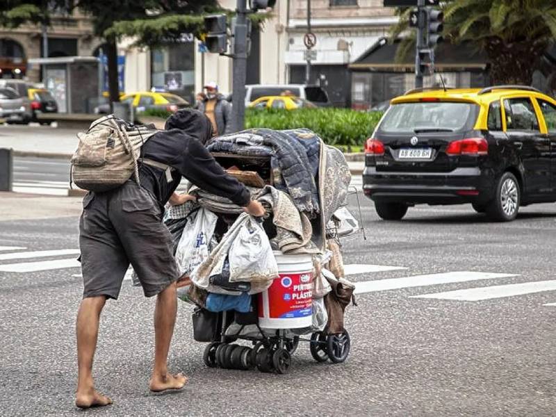 Una familia necesita más de $345 mil de ingresos mensuales para no ser pobre en la Argentina ...
