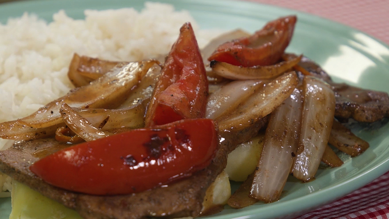 Rico y rendidor: cómo es la receta de hígado encebollado para cuatro ...