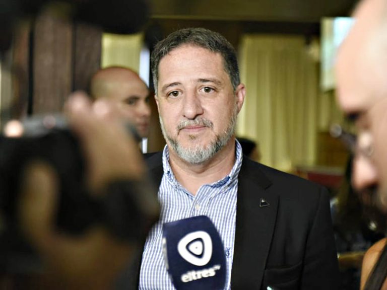 Al final, ordenaron la apertura del celular del fiscal suspendido ...