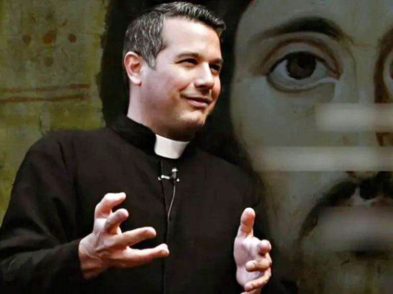 La Iglesia católica echó al cura Javier Olivera Ravasi por haber ...
